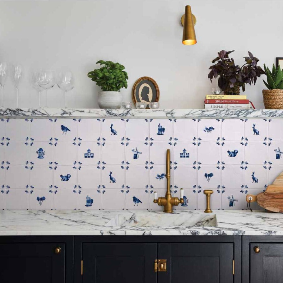 Dyrham Dairy Oak Leaf Corner Tile | 13x13cm Ceramic — Tile.co.uk